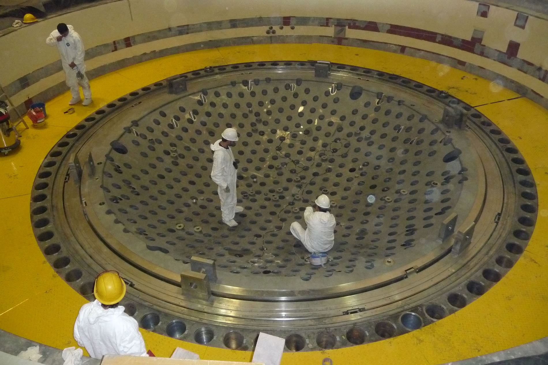 Servicing of nuclear facilities - INVAP - Investigación Aplicada ...