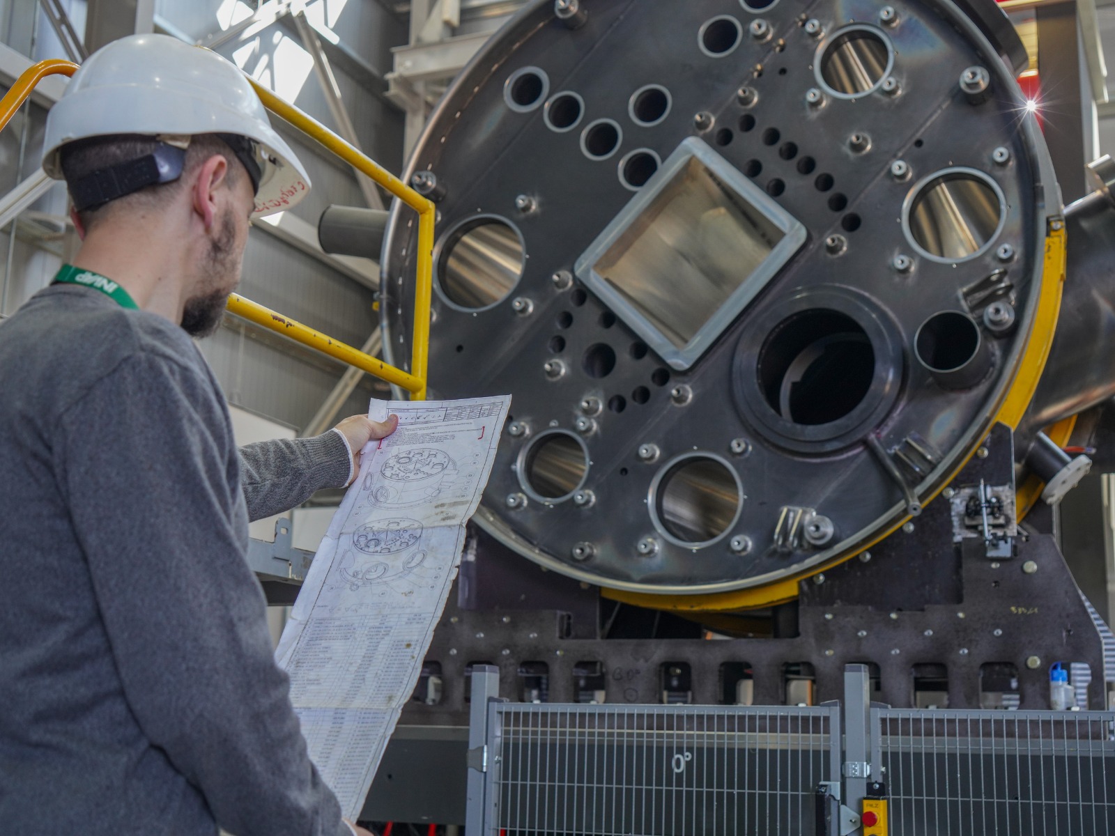 El Tanque Reflector del Reactor Multipropósito RA-10 viaja desde ...